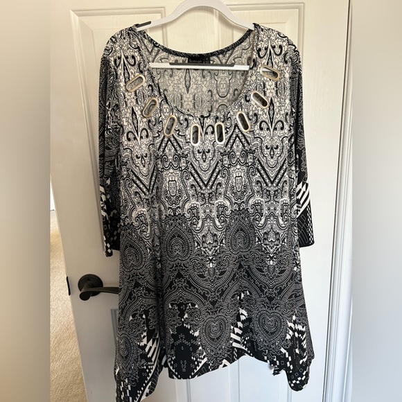 Tops | Beautiful Tunic With Stunning Details | Poshmark